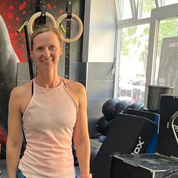 Athlete: Melanie B. | CrossFit Games